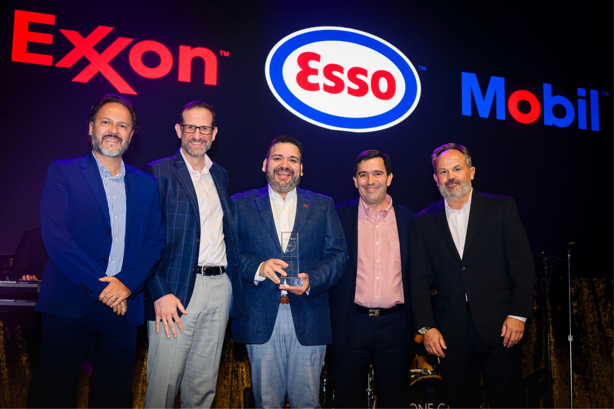 Roberto Díaz de León recibe el reconocimiento “Leaders in Excellence ...