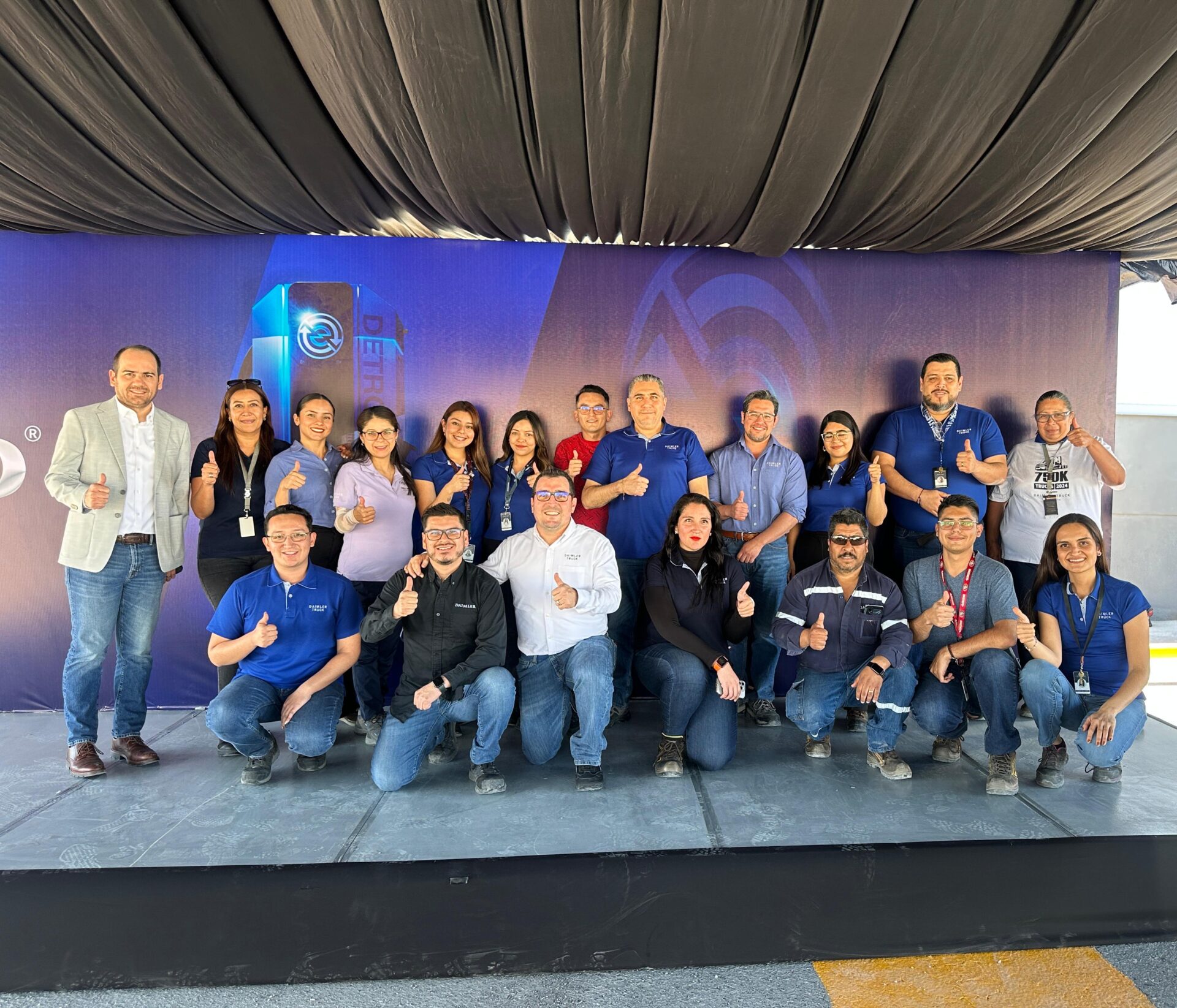 Daimler Truck México inaugura su tercera Electric Island en Saltillo ...